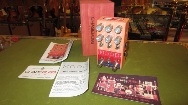 ~2015 Chase Bliss Mood Pink w Original Wooden Box – Rivington Guitars